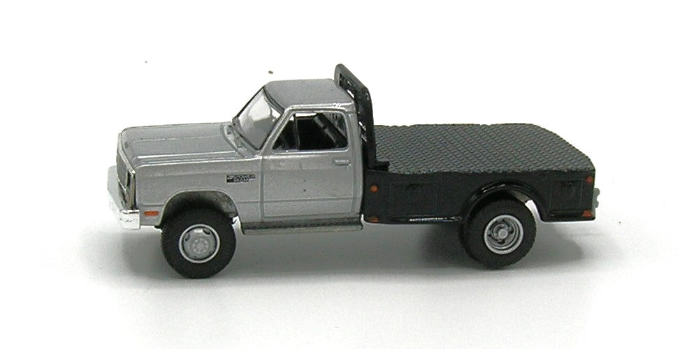 1/64 GREENLIGHT TOY 1985 DODGE RAM W350 POWER WAGON DUALLY FLATBED