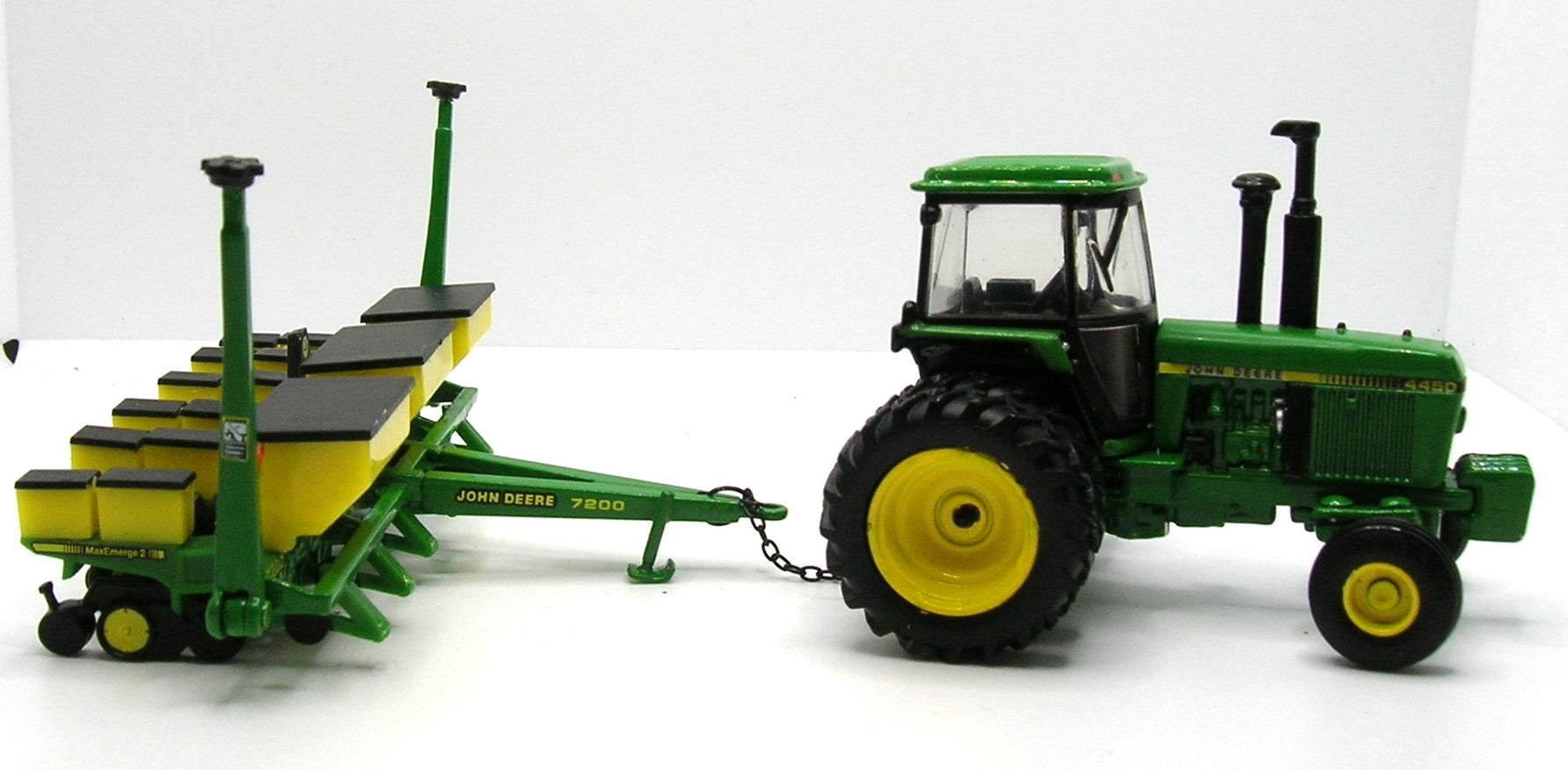 1/64 ERTL PRESTIGE JOHN DEERE 4450 TRACTOR W/7200 PLANTER ***RETIRED**